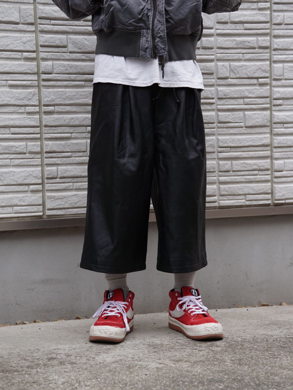 レザー クォーター パンツのコーディネートスナップ（初村）｜JOURNAL